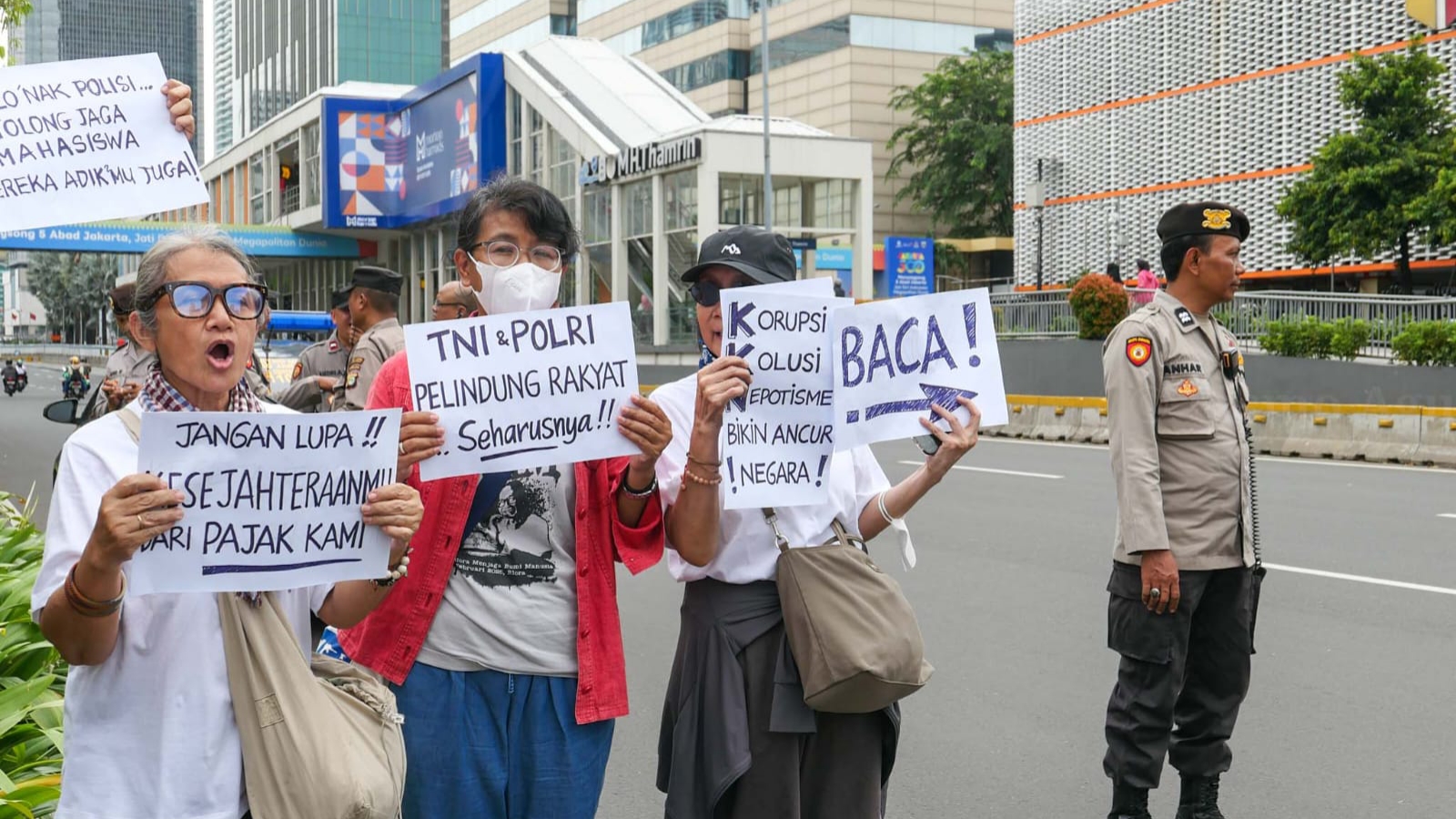 Suara Ibu Indonesia Gelar Aksi, Kecam Tindakan Represif Aparat Saat Demo Mahasiswa Tolak Revisi ...