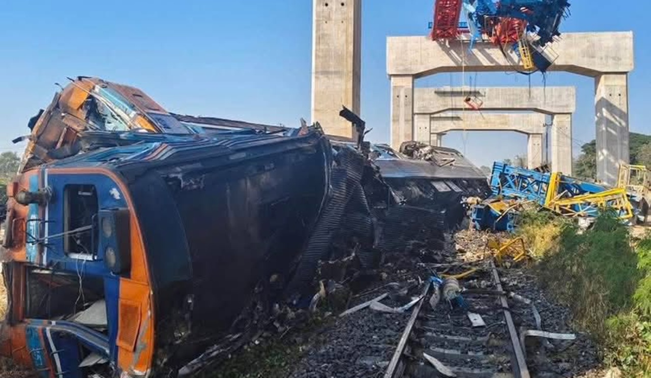 Kecelakaan Kereta Api Tertimpa Crane di Thailand, 22 Orang Tewas ...