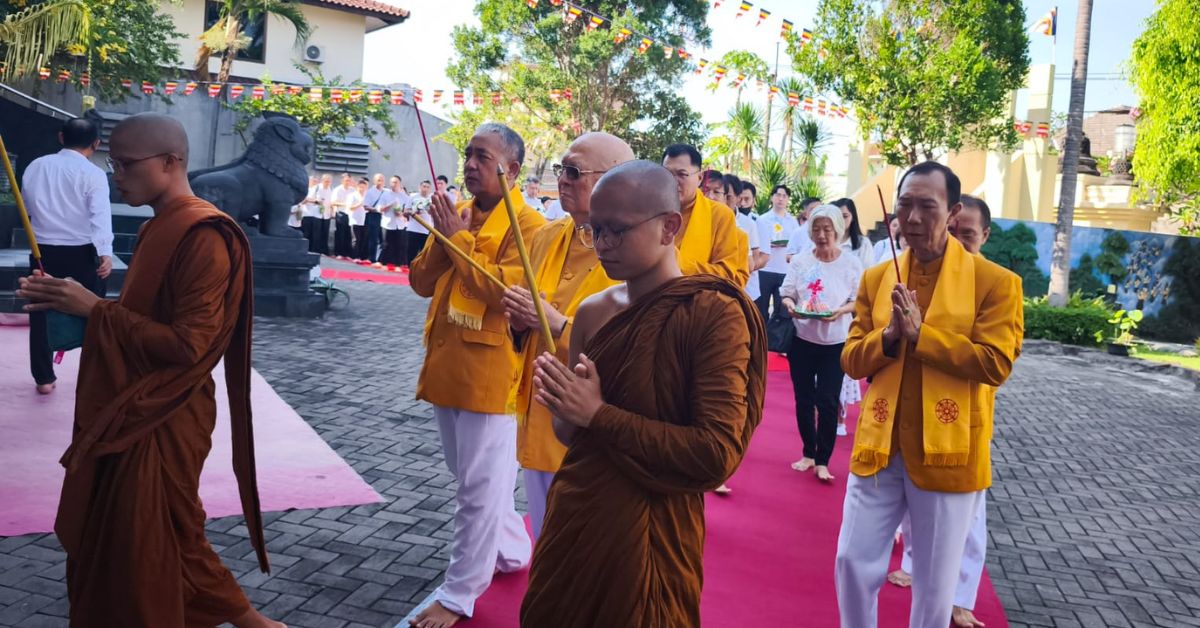 Umat Buddha Kenang Perjalanan Siddharta Gautama dalam Puja Bhakti ...
