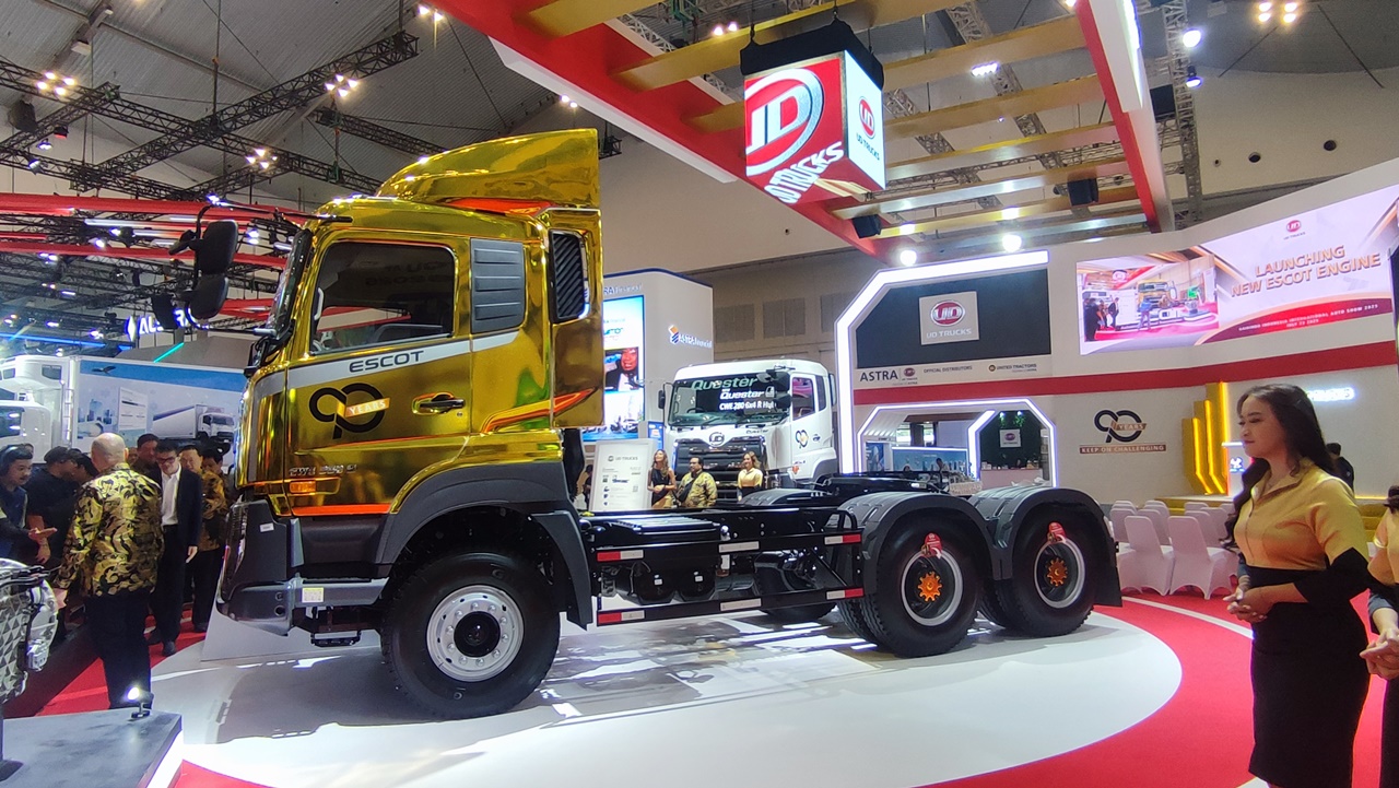 Quester 350 ESCOT Euro 5 Meluncur di GIIAS 2025, Selebrasi 90 Tahun UD Trucks & 50 Tahun di ...