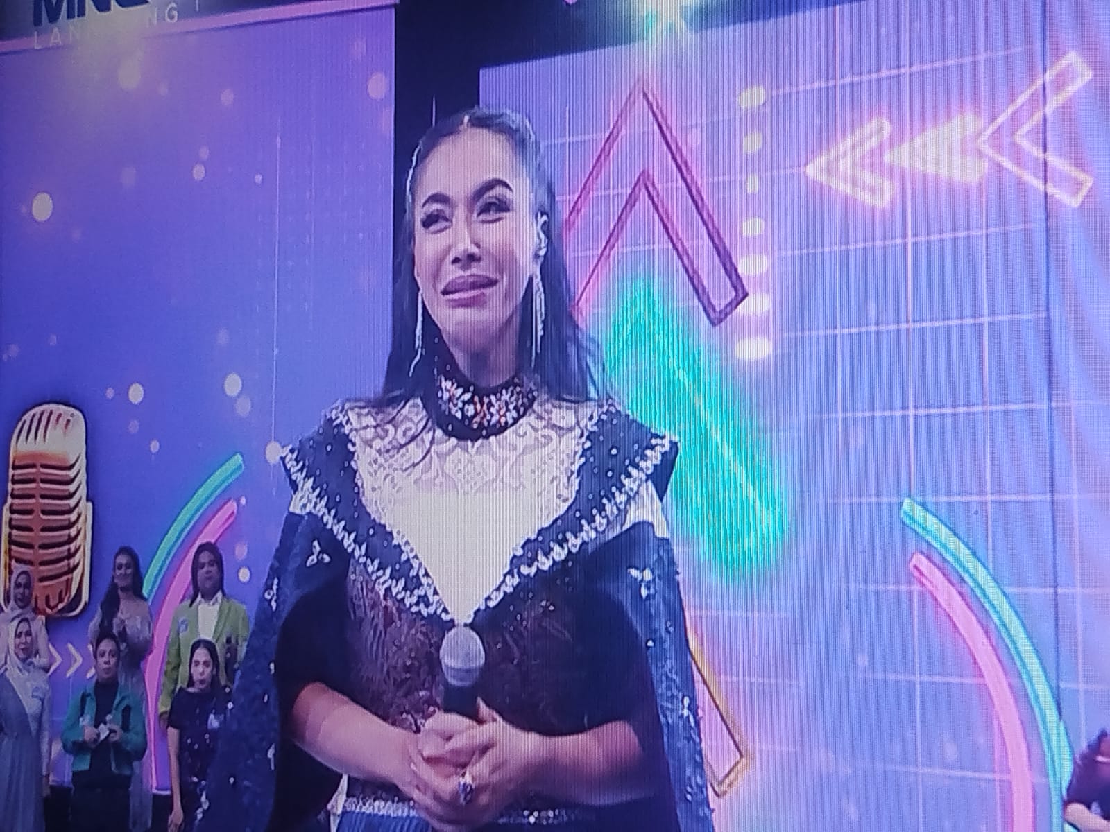Denada Balik ke Panggung DMD Usai Drama Ressa Anak Kandungnya, Menangis ...