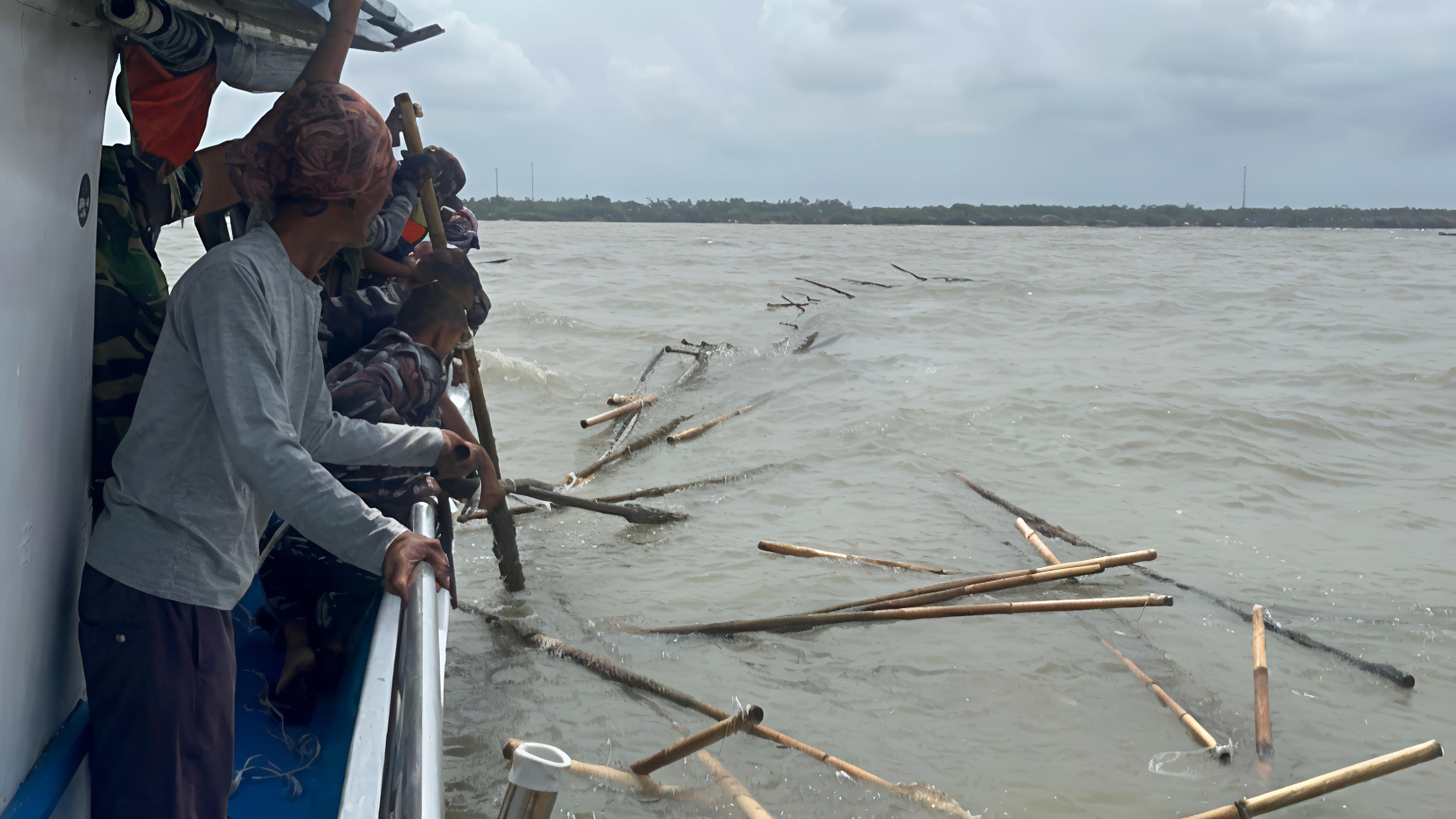 TNI AL Lanjutkan Pembongkaran Sisa Pagar Laut Sepanjang 5,26 Kilometer di Perairan Tangerang