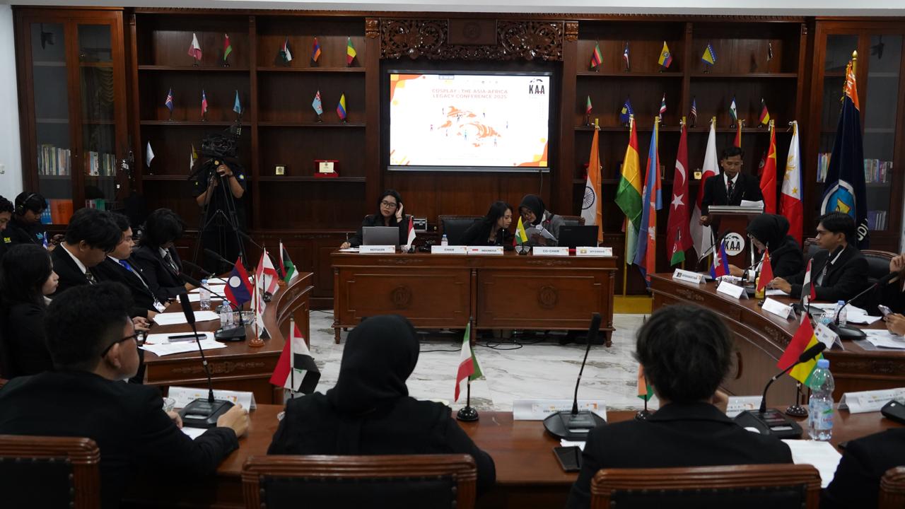 Sejumlah Kampus Gelar Cosplay Diplomasi Peringati 70 Tahun Konferensi ...