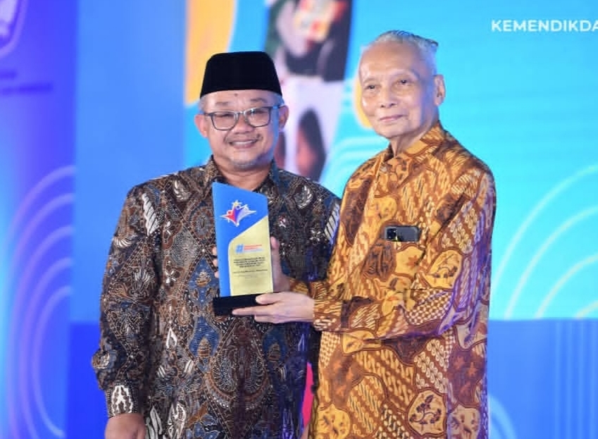 Wardiman Djojonegoro Menteri Pendidikan Era Soeharto Raih Lifetime ...