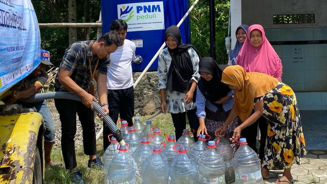 PNM Peduli Masa Depan Sehat, Salurkan Bantuan Sanitasi Layak dan Air Bersih