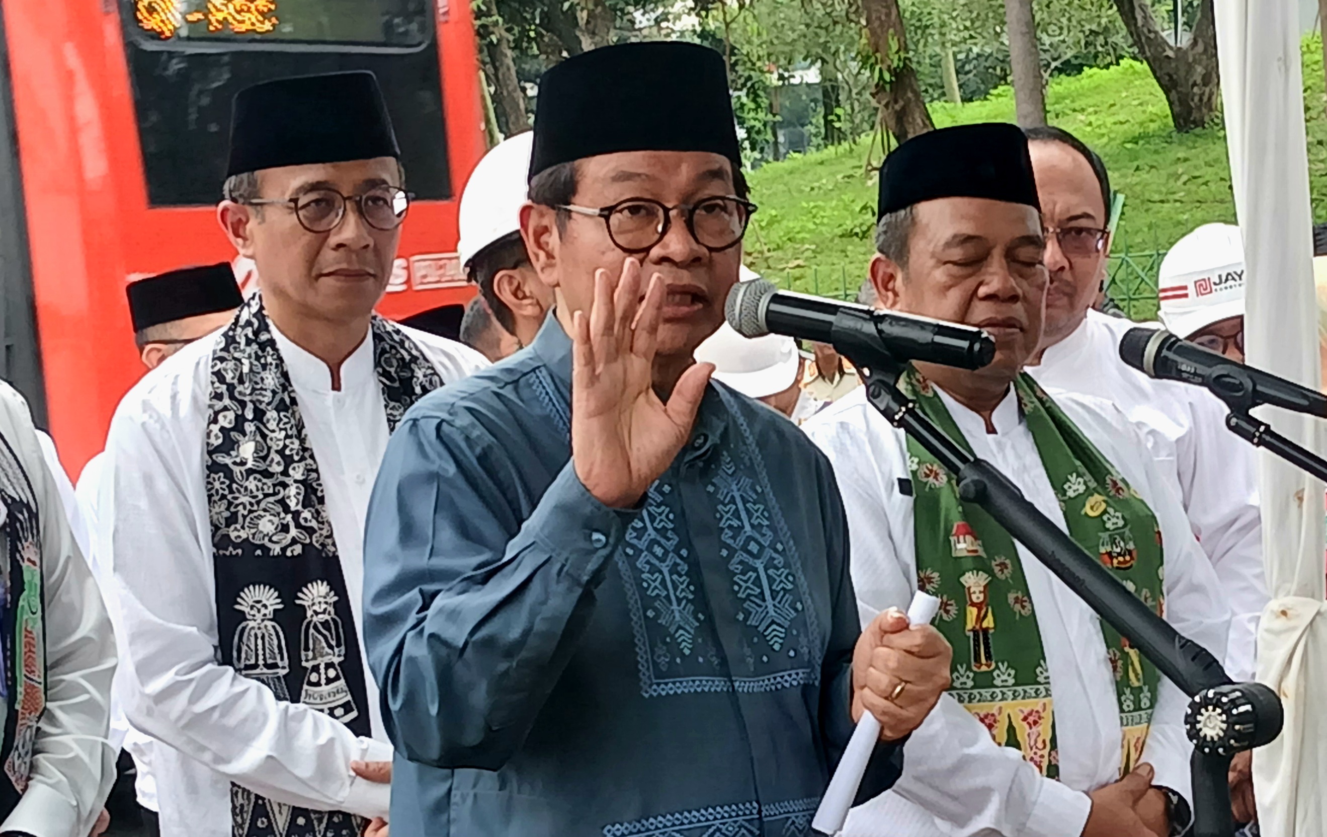 Pramono Ancam Cabut Izin Usaha Perusahaan yang Tahan Ijazah Pegawai
