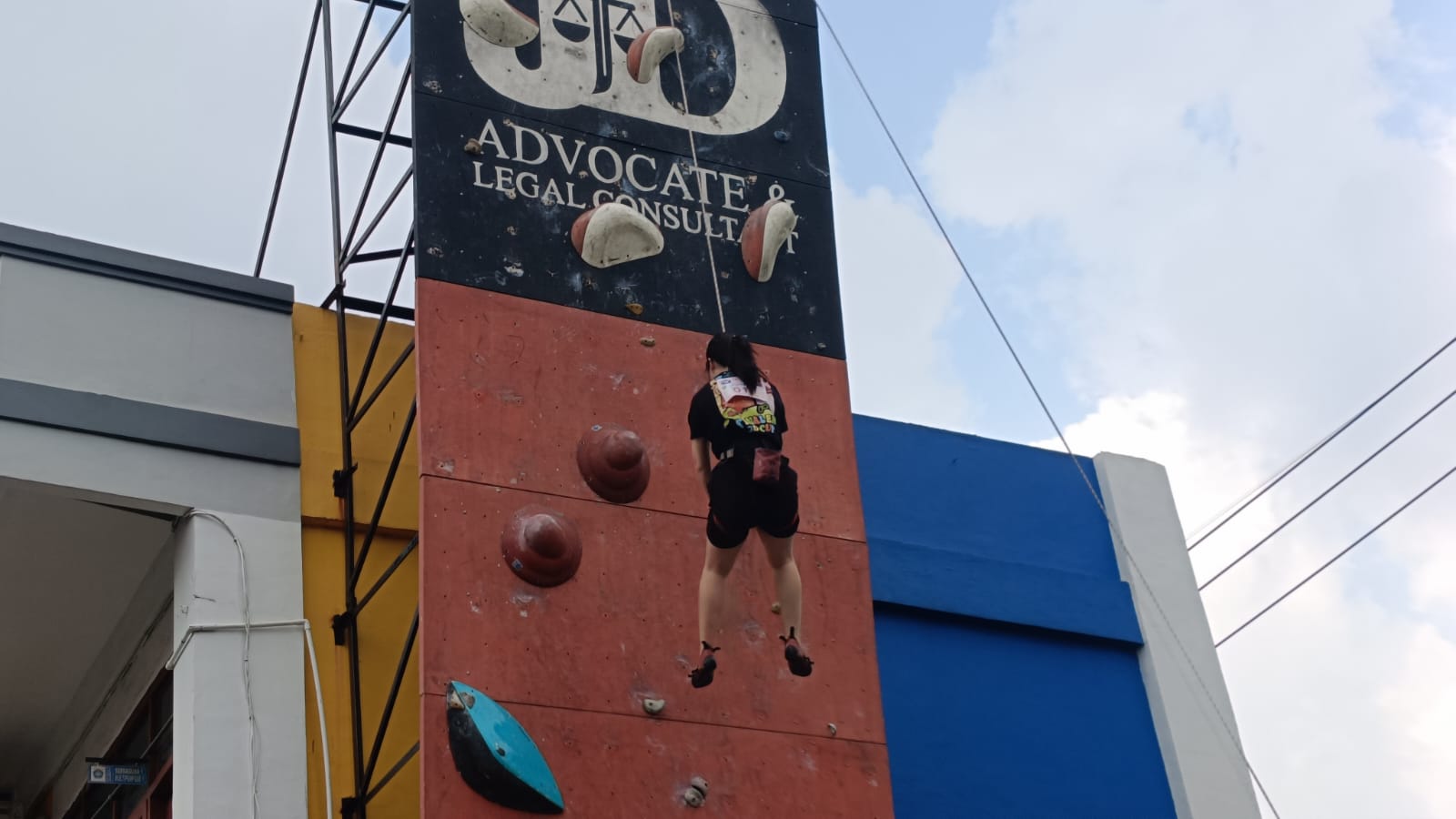 Jalur Final Sulit, Deani Reta Kusuma Juara SMA Putri JD Lead Climbing ...