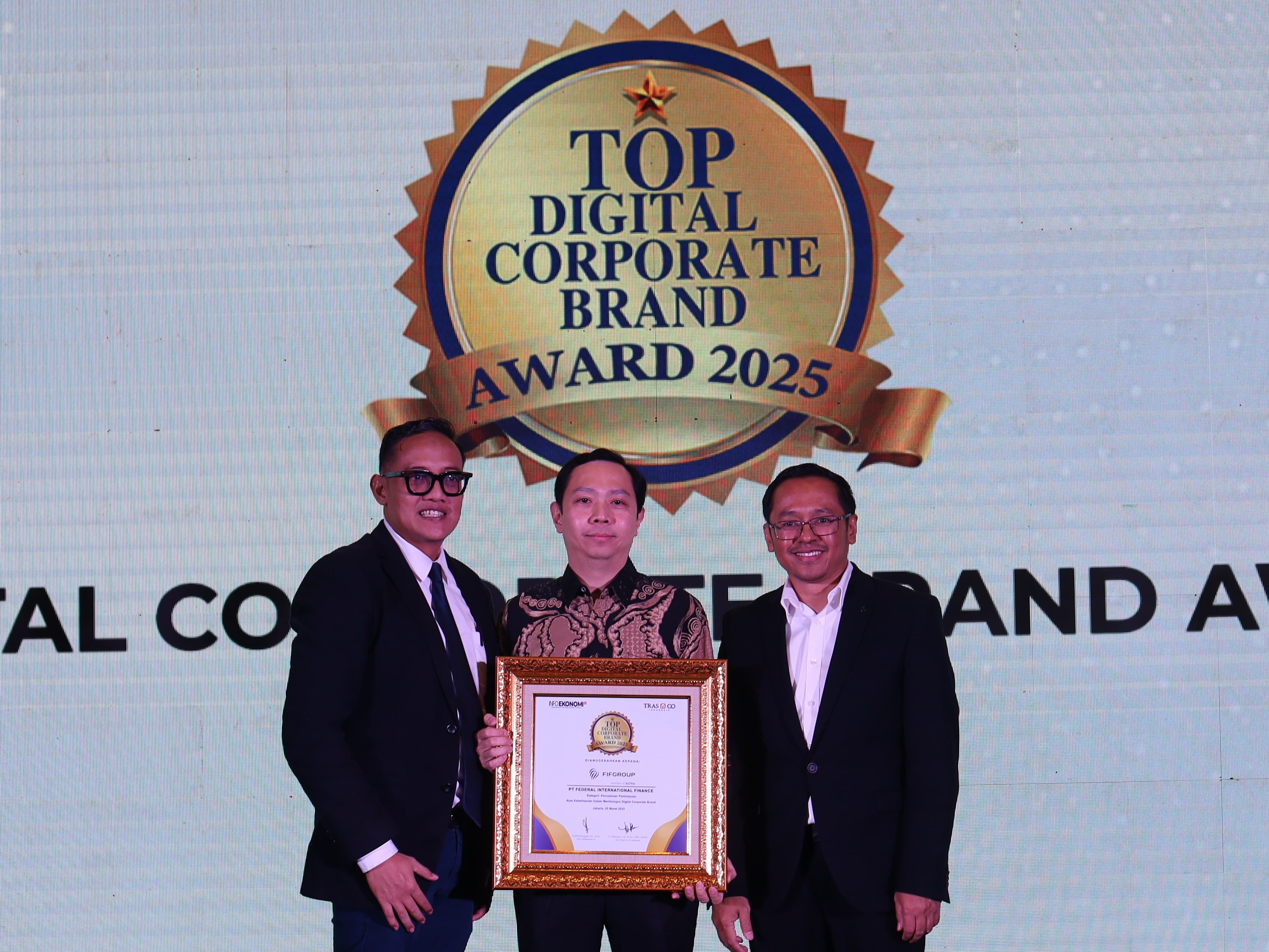 FIFGROUP Sabet Penghargaan Top Digital Corporate Brand Award 2025"