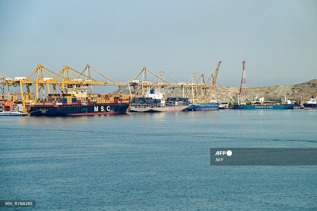 Israel Terus Bombardir Lebanon, Iran Tutup Selat Hormuz Lagi