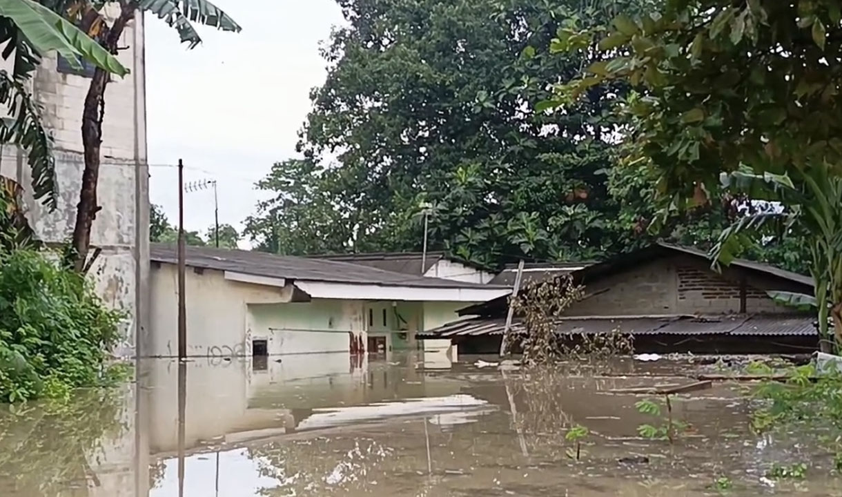 Banjir Kiriman dari Sungai Cikeas dan Cileungsi Nyaris Tenggelamkan Rumah Warga Bekasi