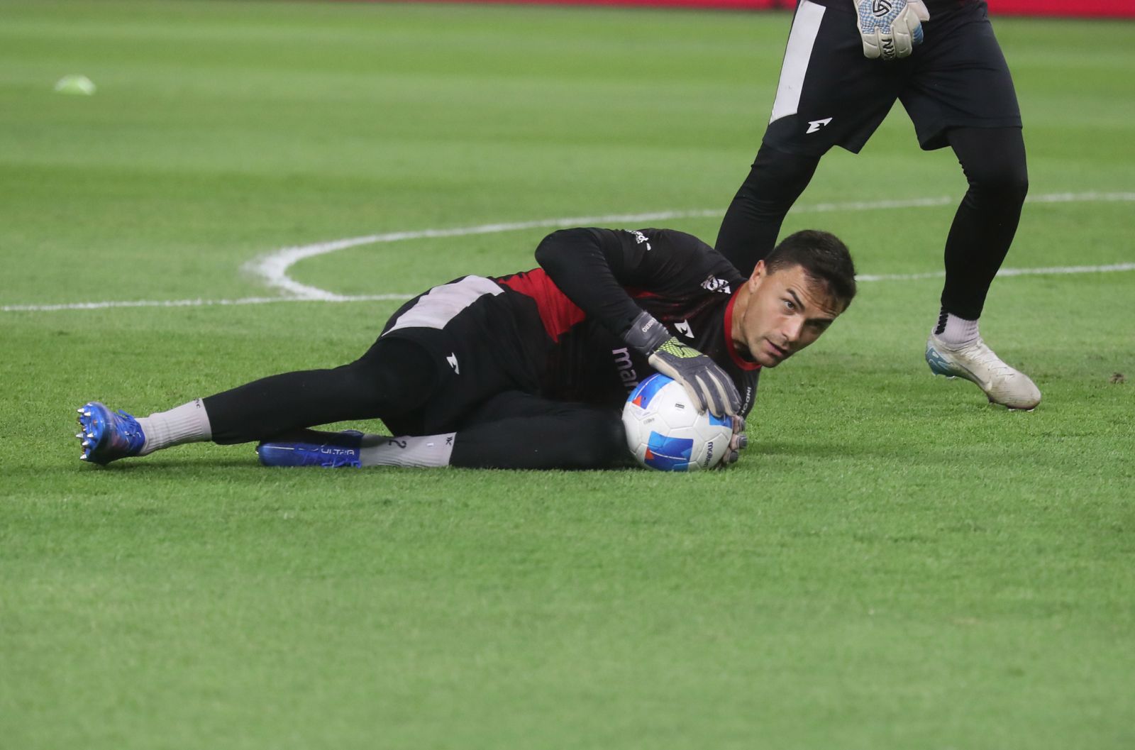 Emil Audero Terancam Absen Dua Pekan, Cedera Betis Ganggu Persiapan Timnas Indonesia