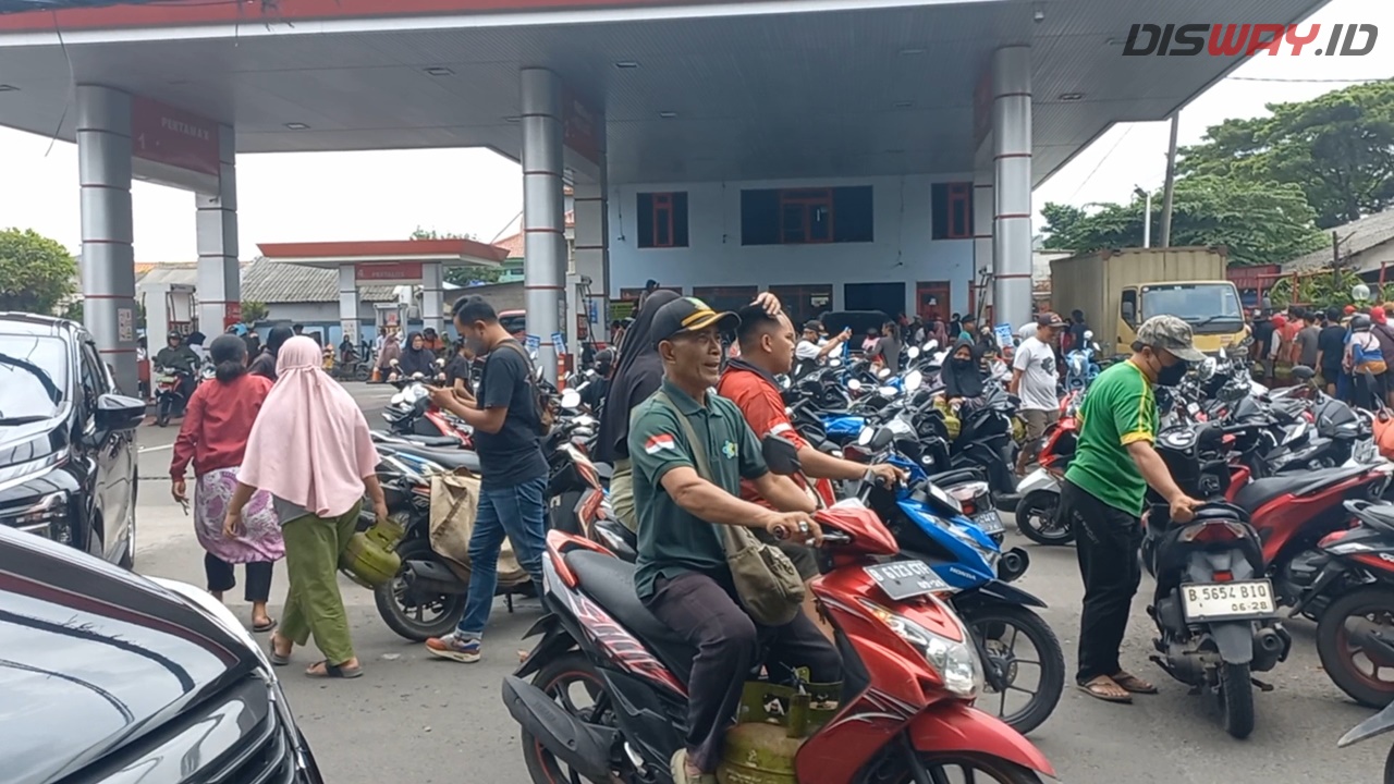 Jl Maulana Hasanudin di Kota Tangerang Macet, Imbas Warga Antri Gas LPG 3 Kg