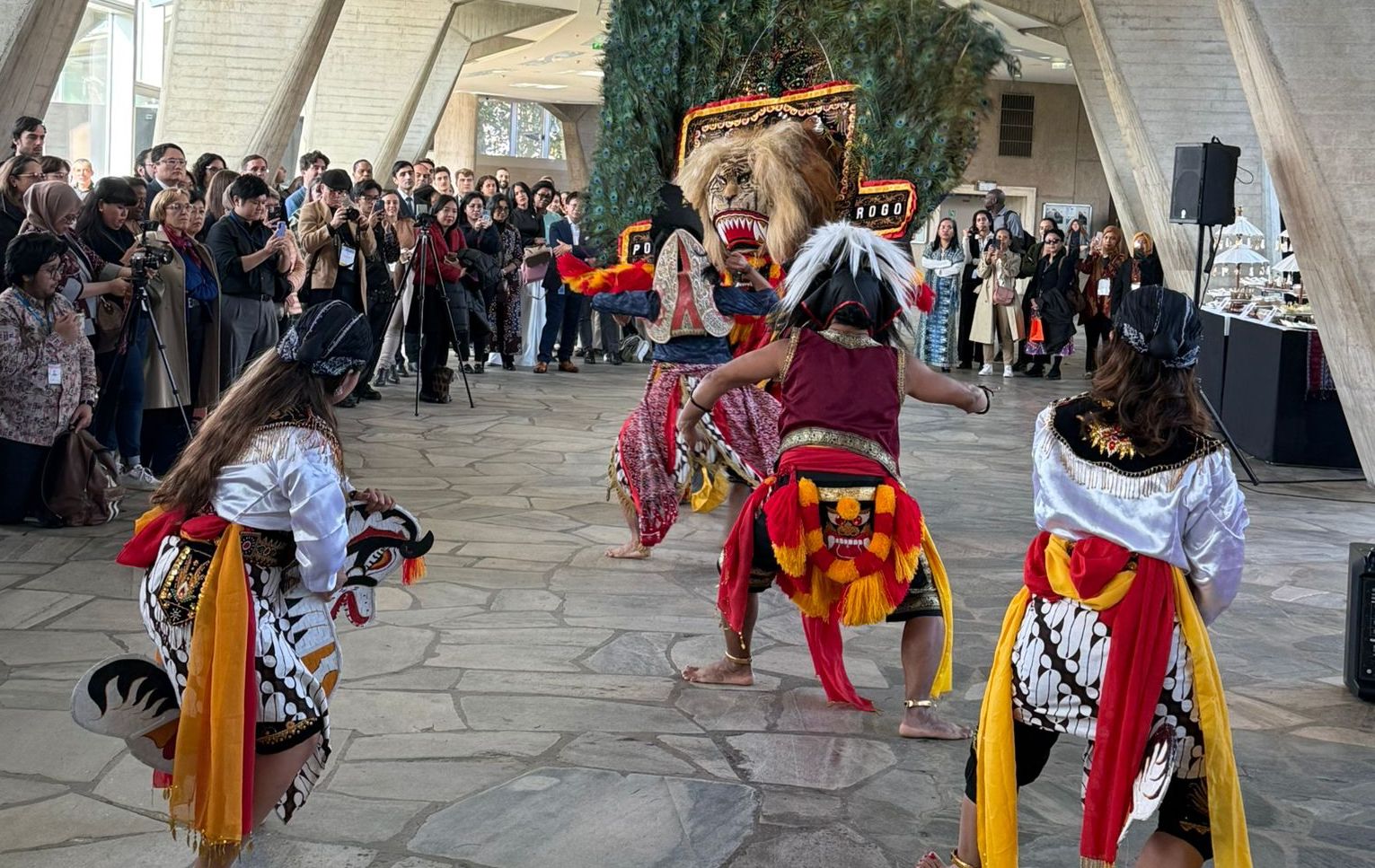 Premier du Indonesian Extravaganza di Markas Besar UNESCO Paris ...