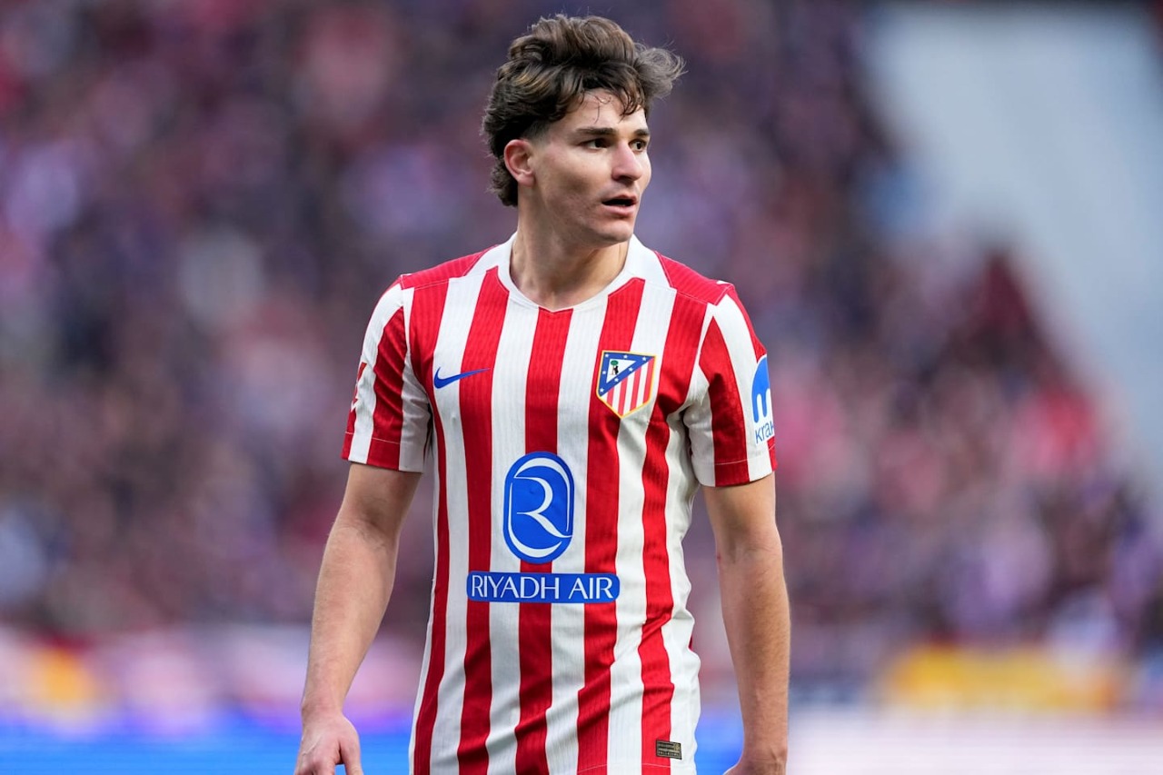 Chelsea dan Barcelona Rebutan Julian Alvarez di Bursa Transfer Musim Panas