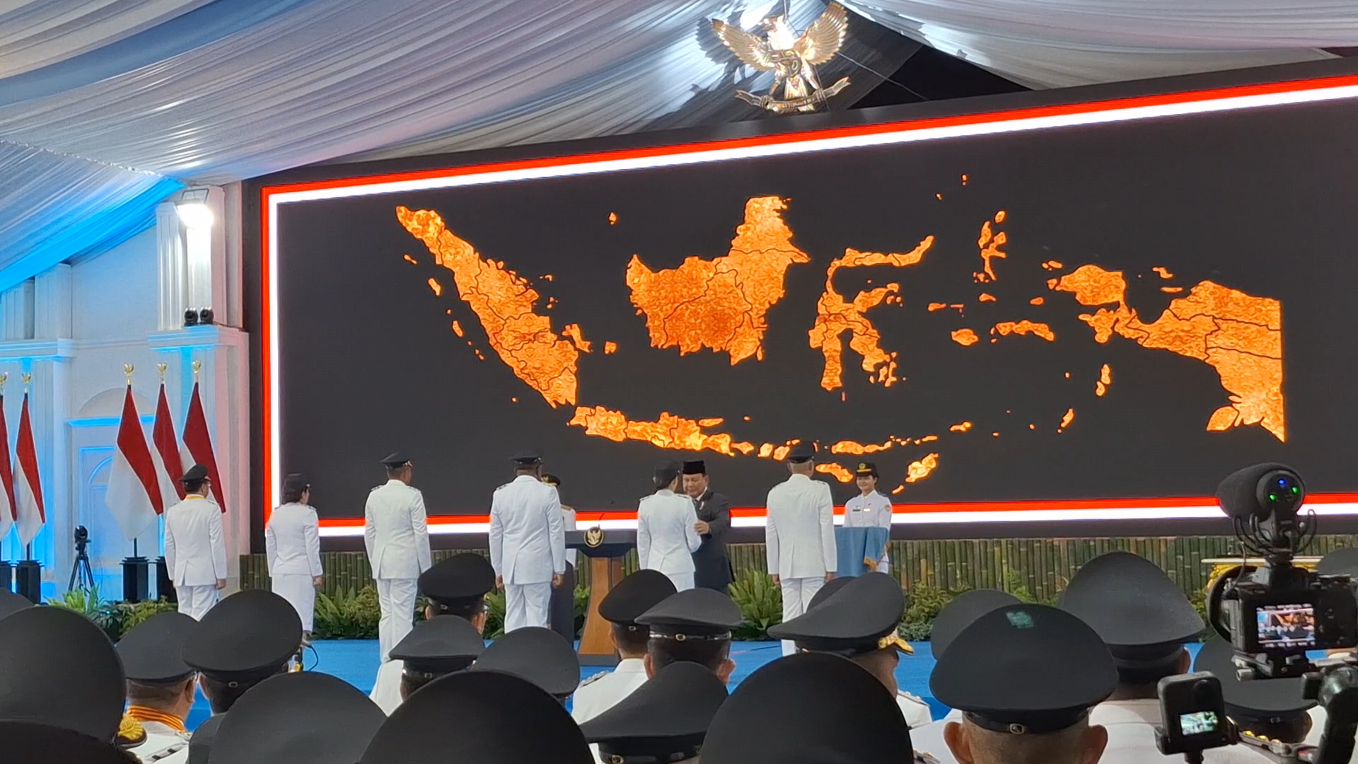 Daftar 6 Perwakilan Kepala Daerah Dilantik Secara Simbolis, Prabowo Sematkan Tanda Jabatan di ...