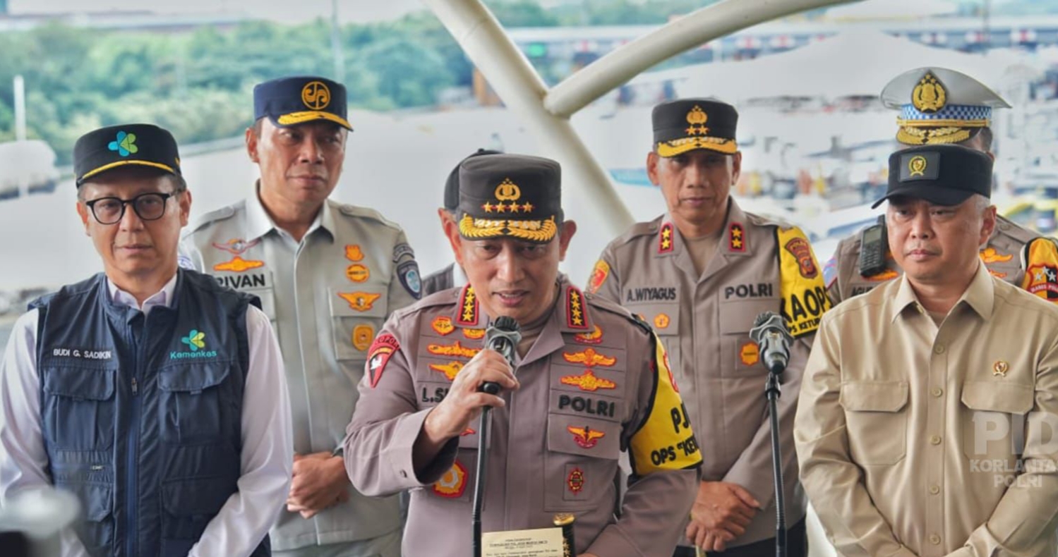 Kapolri Cek One Way Nasional di KM 70 Tol Cikatama: Arus Balik Lebaran Lancar